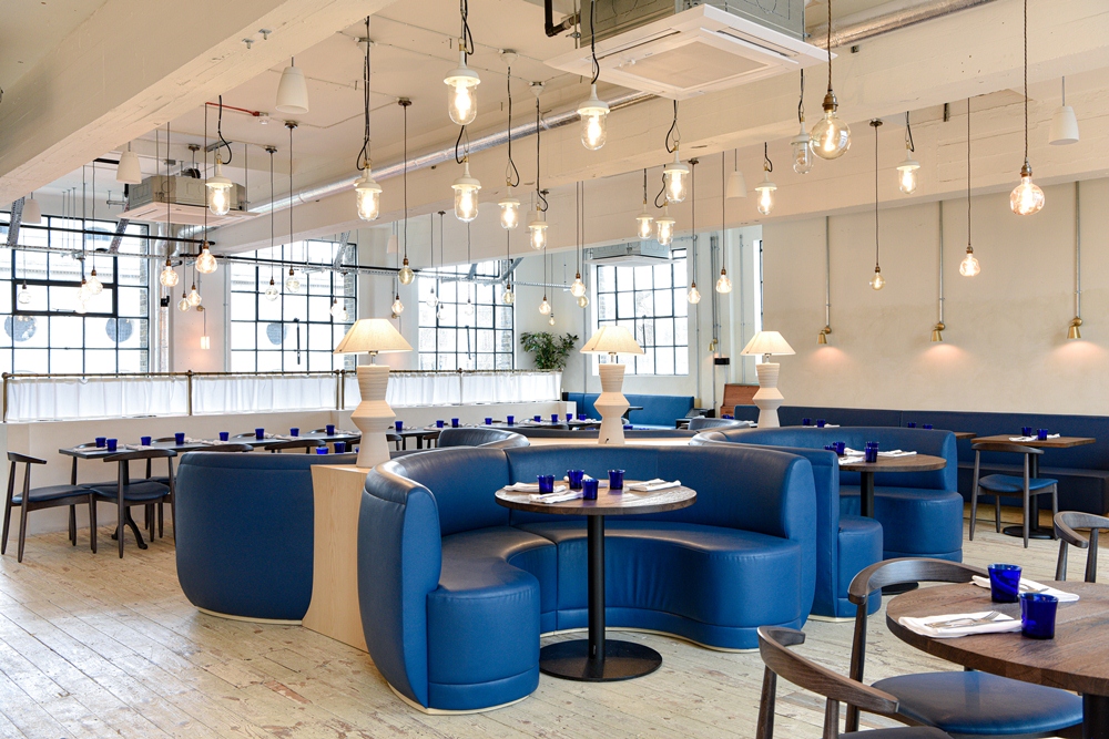 倫敦溫馨屋頂露台餐廳 Maene，原身是維多利亞時期的服裝工廠，現在主打新鮮和當季食材 | TRAVELER Luxe