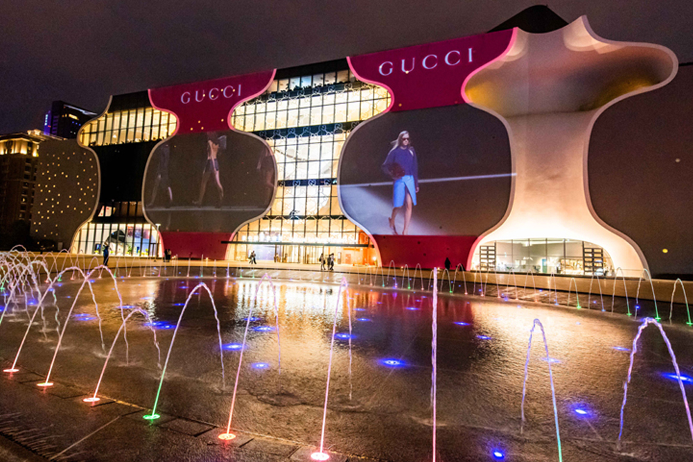 古馳時裝秀 GUCCI ANCORA 以光影藝術躍上臺中國家歌劇院｜TRAVELER Luxe旅人誌